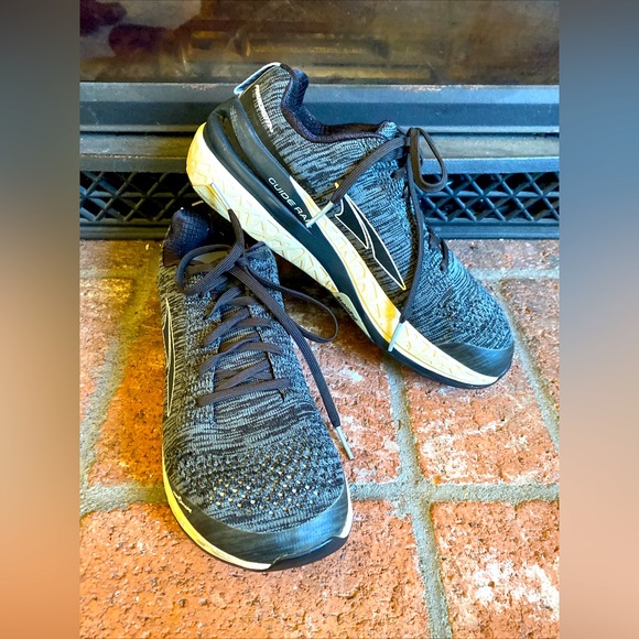 Altra | Shoes | Altra Paradigm 4 Womens Running Shoes Foot Shape Gray ...